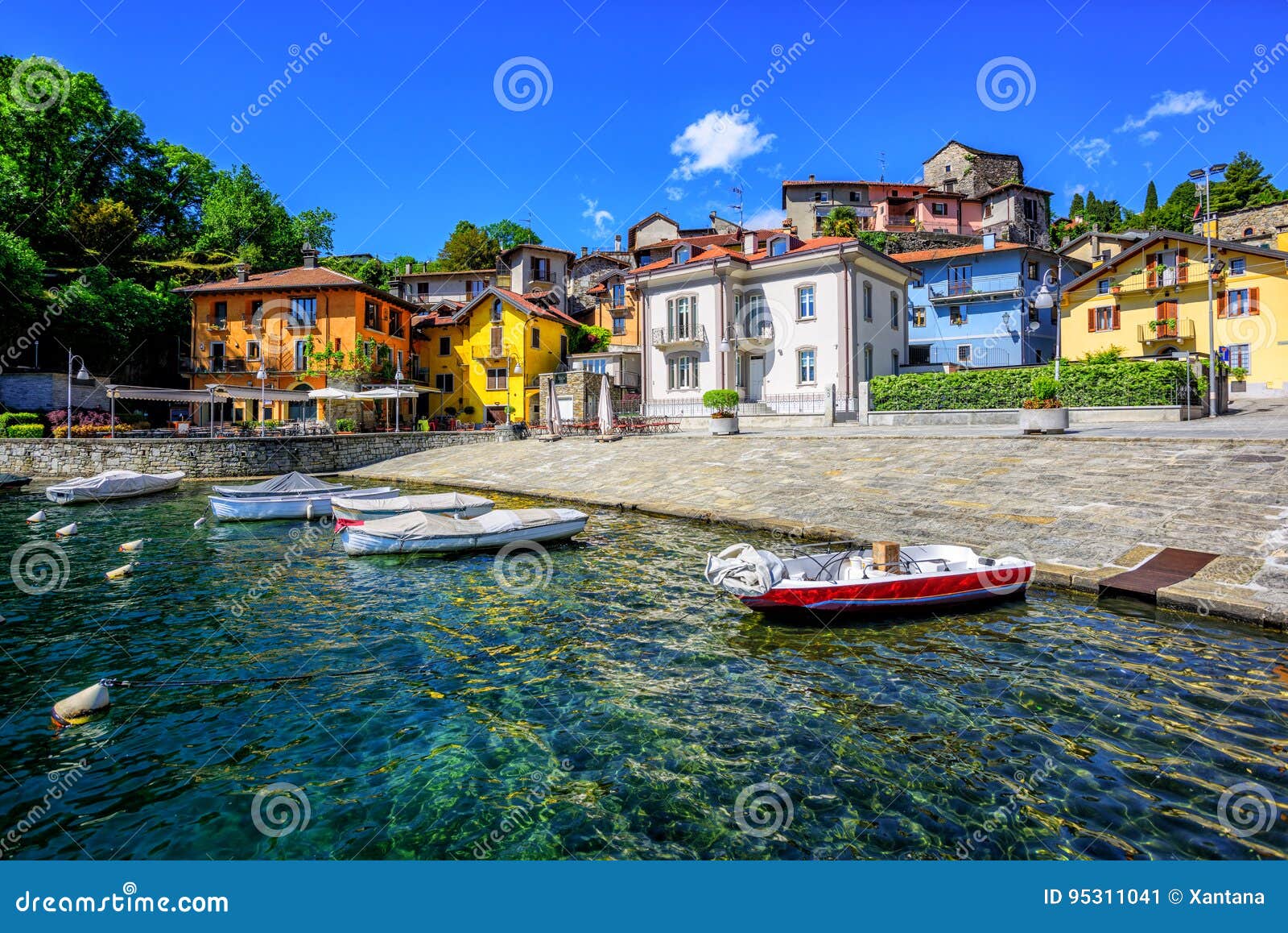 Mergozzo Oude Stad, Lago Maggiore, Italië Stock Afbeelding - Image of ...
