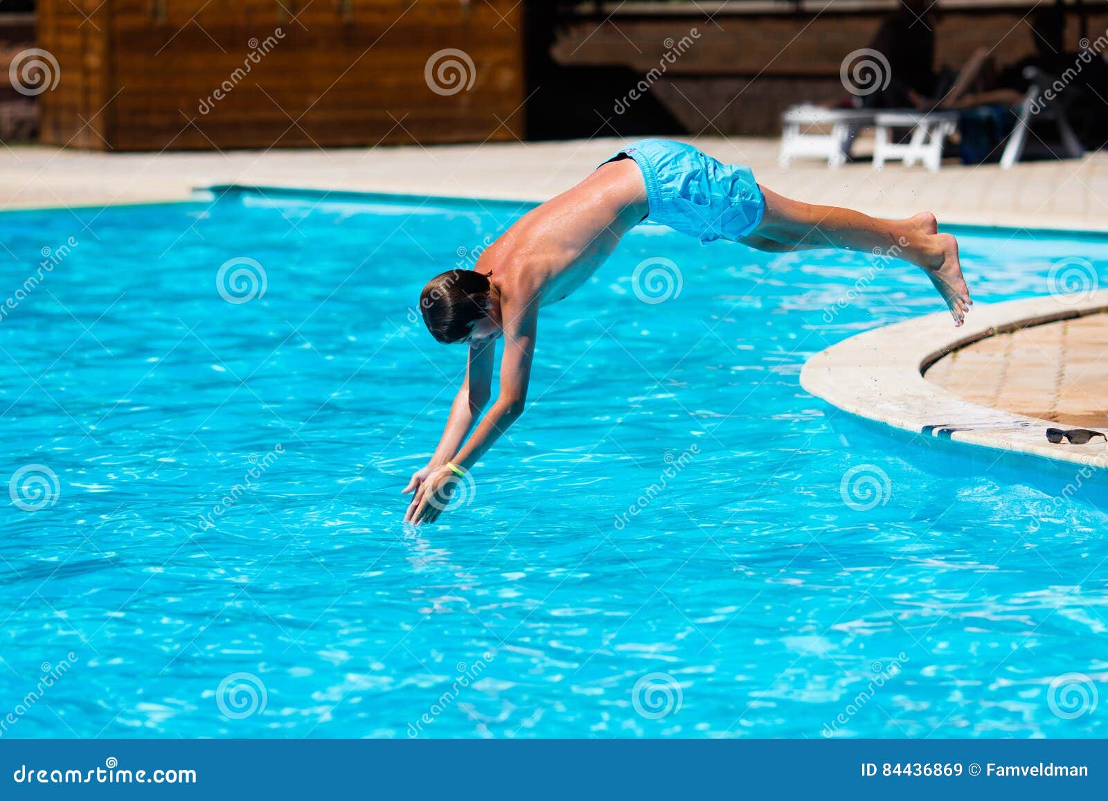 Mergulho Do Menino Na Piscina Imagem de Stock - Imagem de ajuste ...