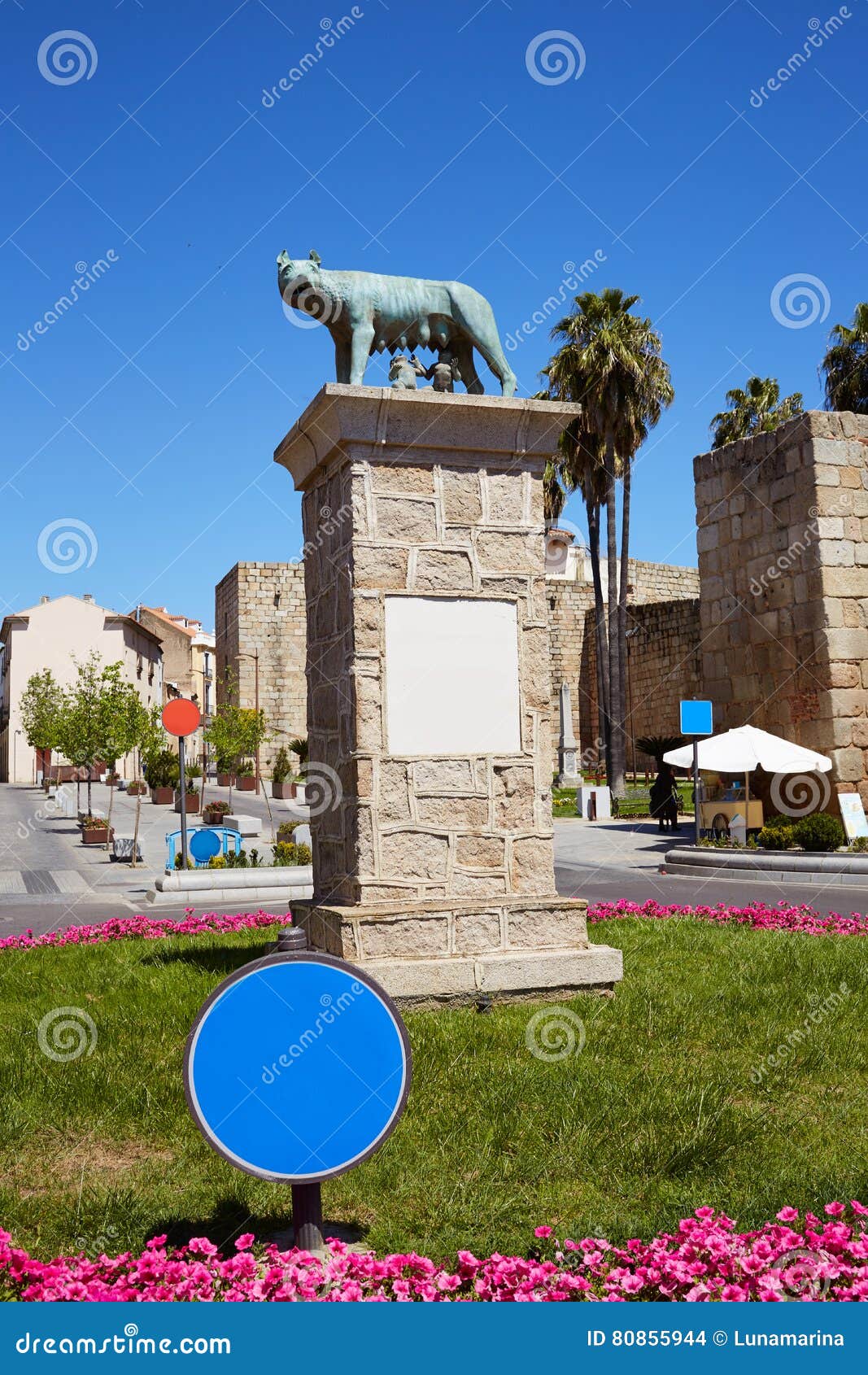 Merida Romulo Remo Statue in Spain Badajoz Stock Photo - Image of ...
