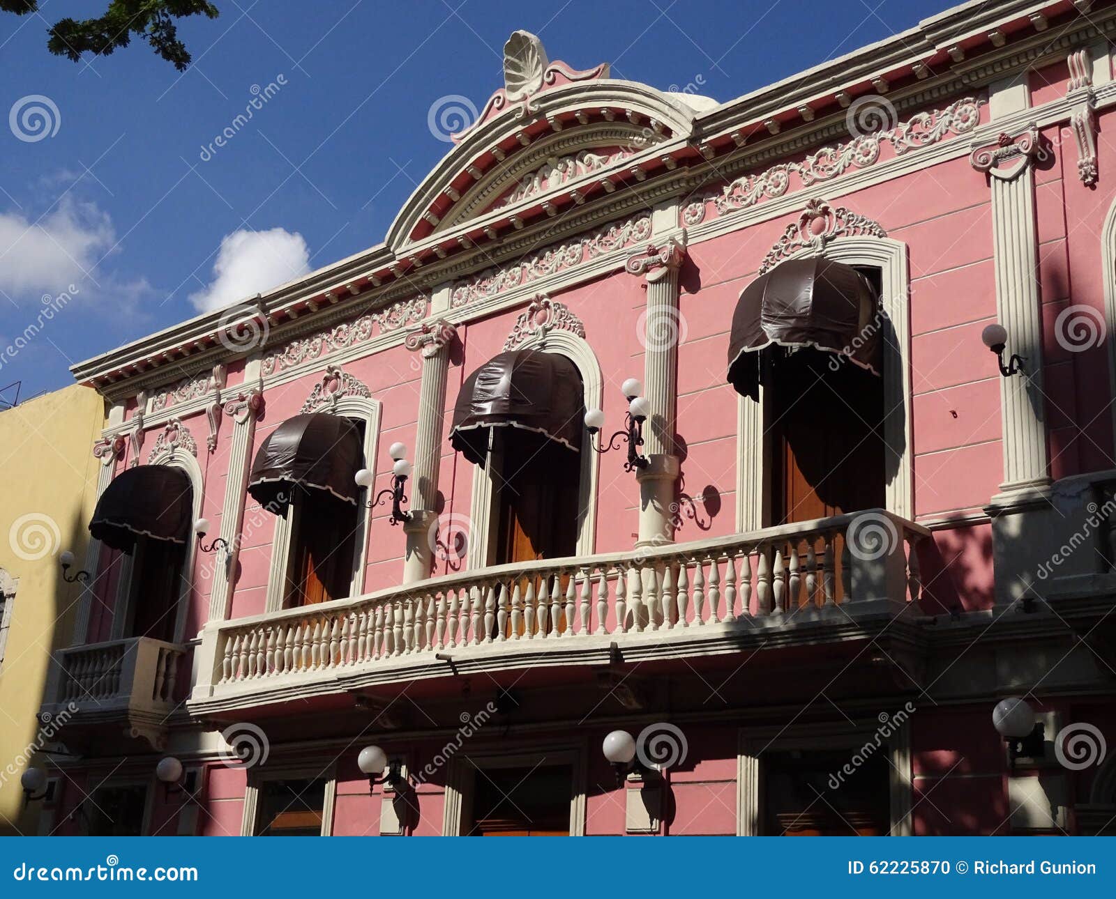 Merida Yucatan Colonial Architecture Foto de archivo - Imagen de azul ...
