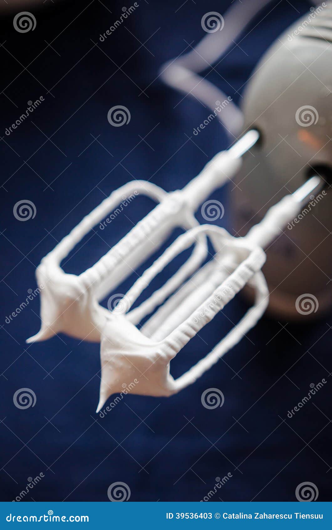 Meringe und Bart stockbild. Bild von elektrisch, metallisch - 39536403