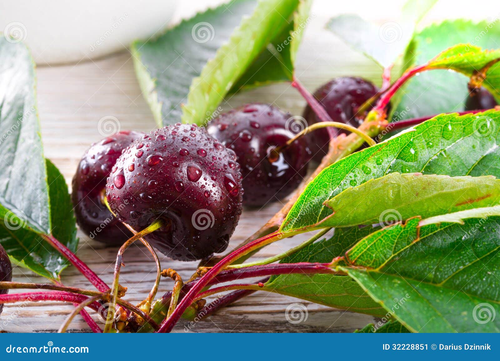 Merise image stock. Image du lumineux, baie, santé, groupe - 32228851