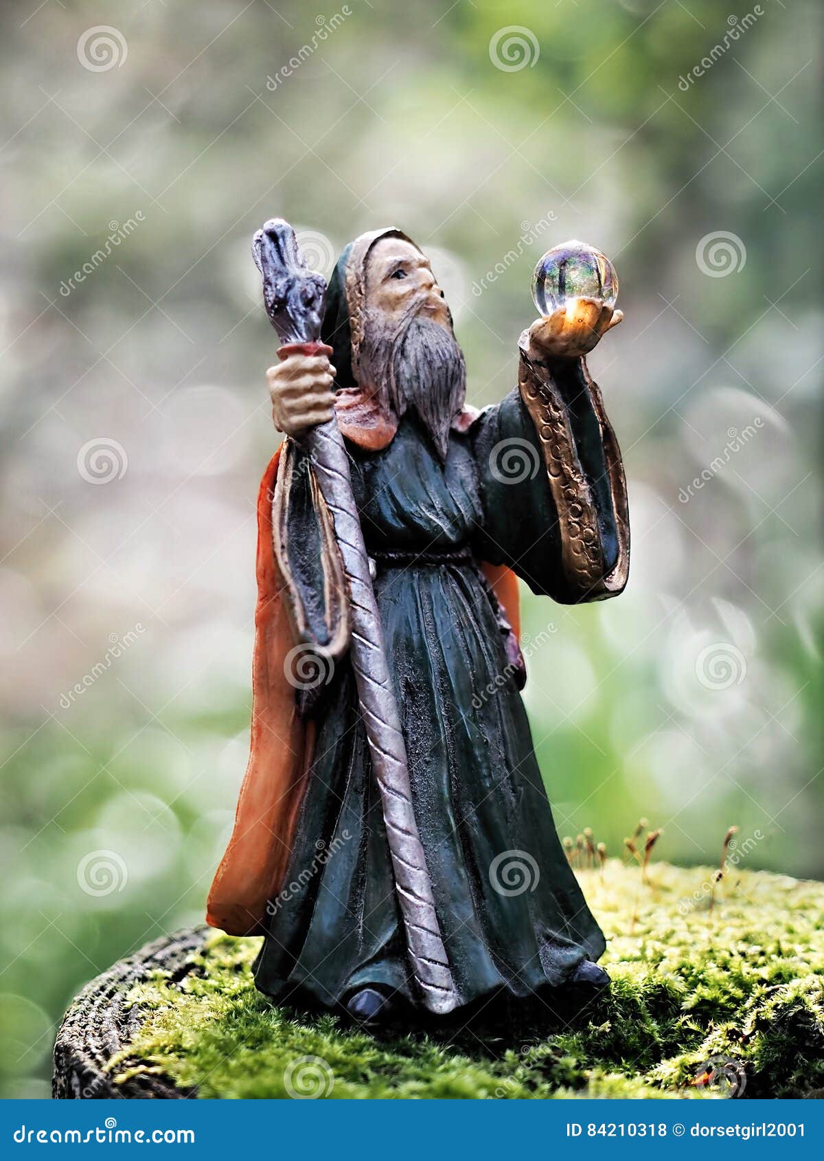 Merlin in the Forest foto de archivo. Imagen de figuras - 84210318