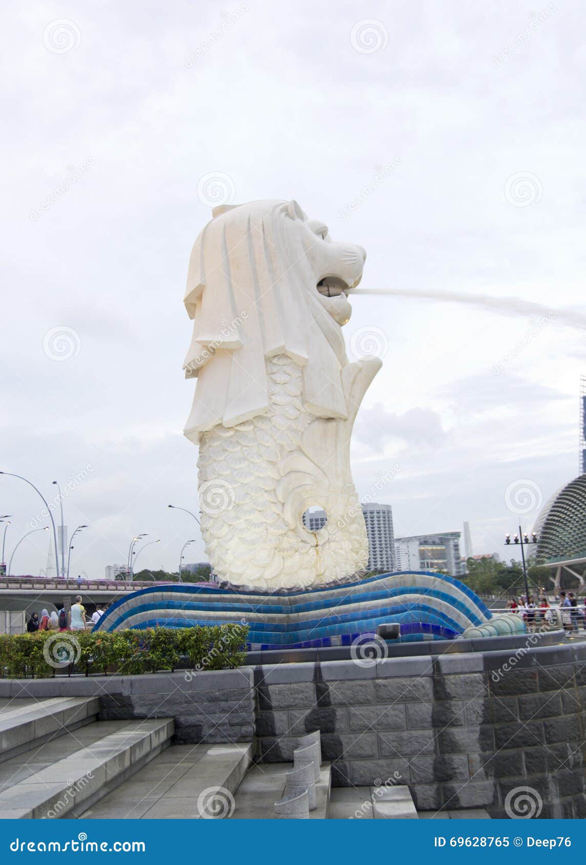 Merlion Monument in Singapore Editorial Image - Image of head, fantasy ...