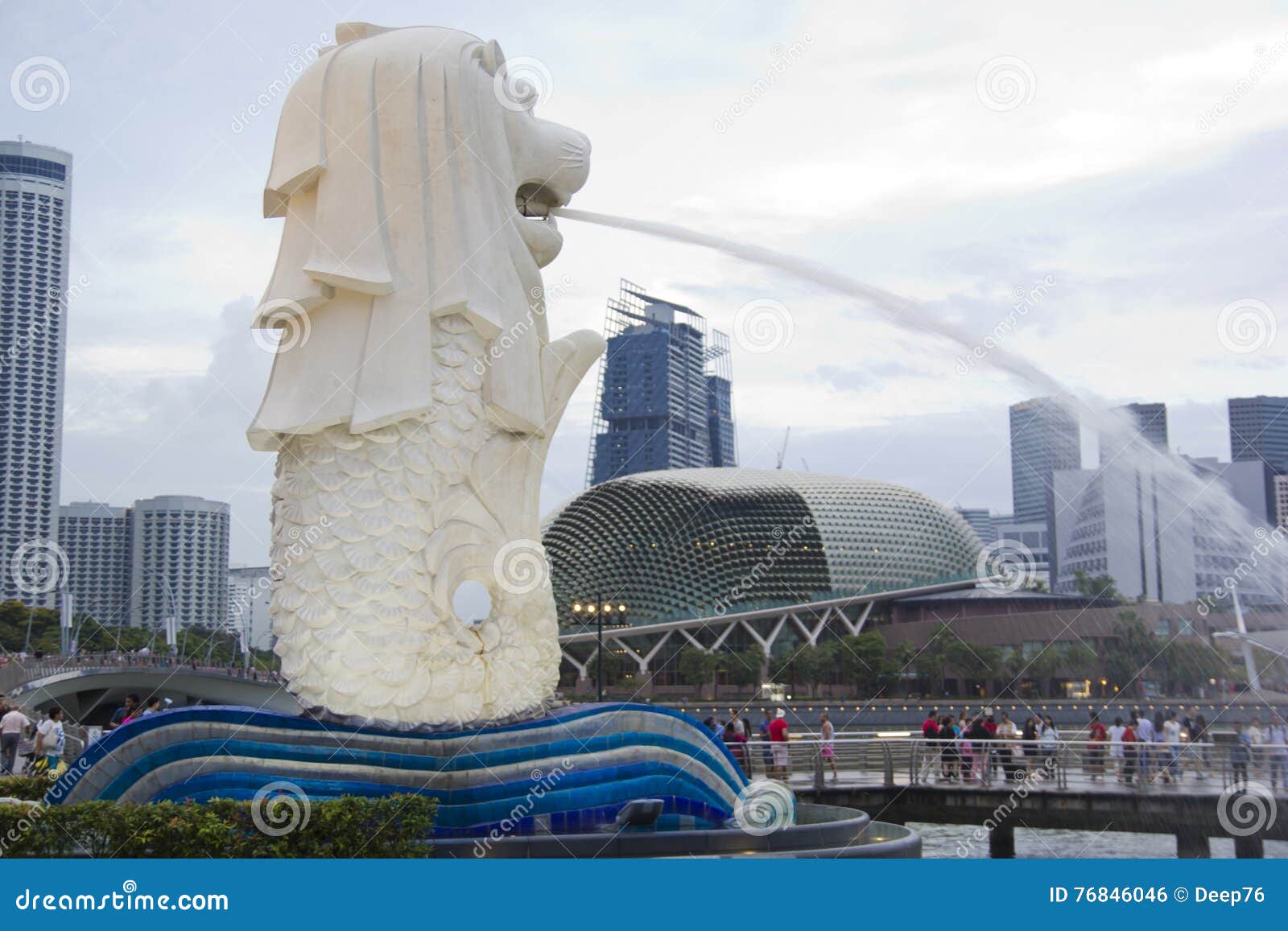 Merlion Monument in Singapore Editorial Photo - Image of reservoir ...