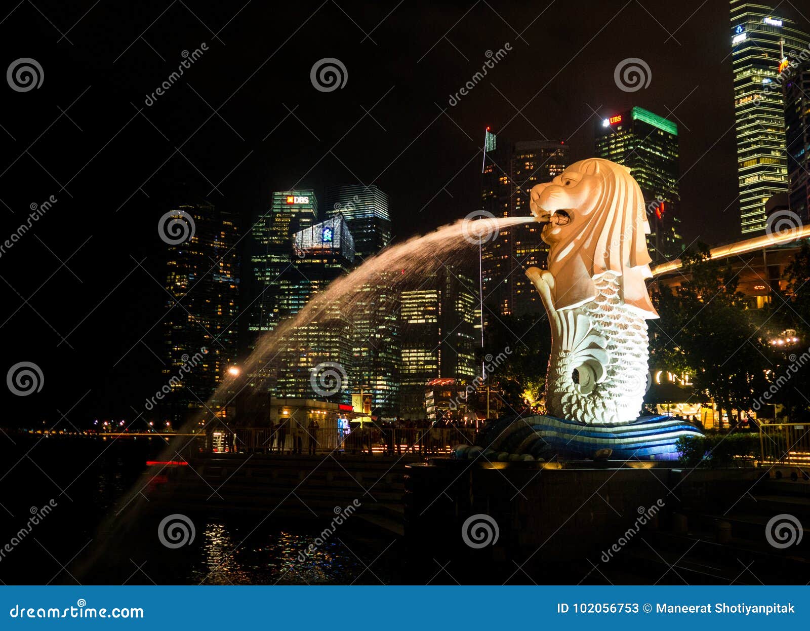 Merlion at Night Time in Singapore Editorial Stock Photo - Image of ...