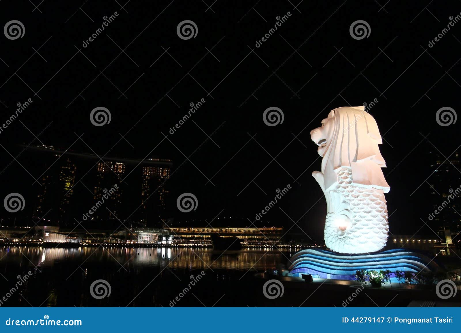 Merlion statue editorial photography. Image of floodlit - 44279147