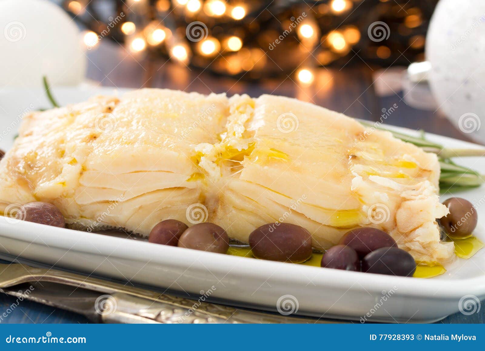 Merluzzo Bollito Con Olio Ed Olive Immagine Stock - Immagine di bollito ...