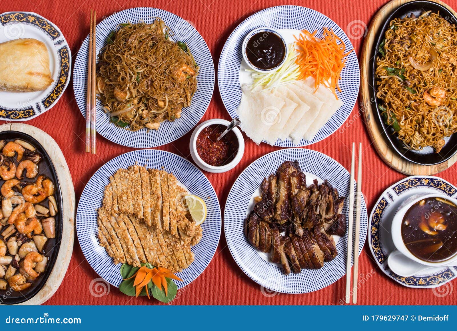 Mesa Com Comida Chinesa Tradicional Imagem de Stock - Imagem de prato ...