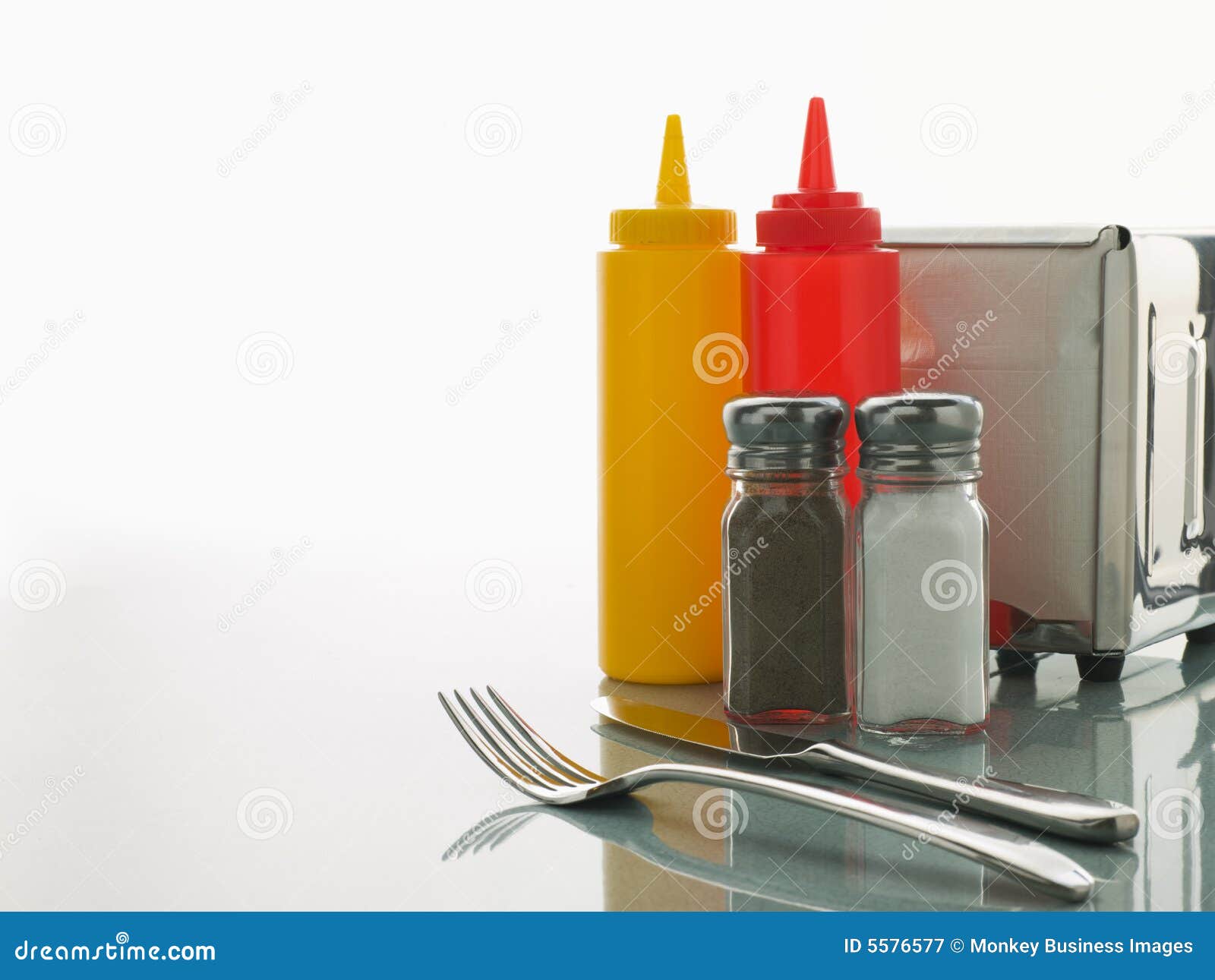 Mesa Con Los Condimentos Dulces Imagen de archivo - Imagen de espacio ...