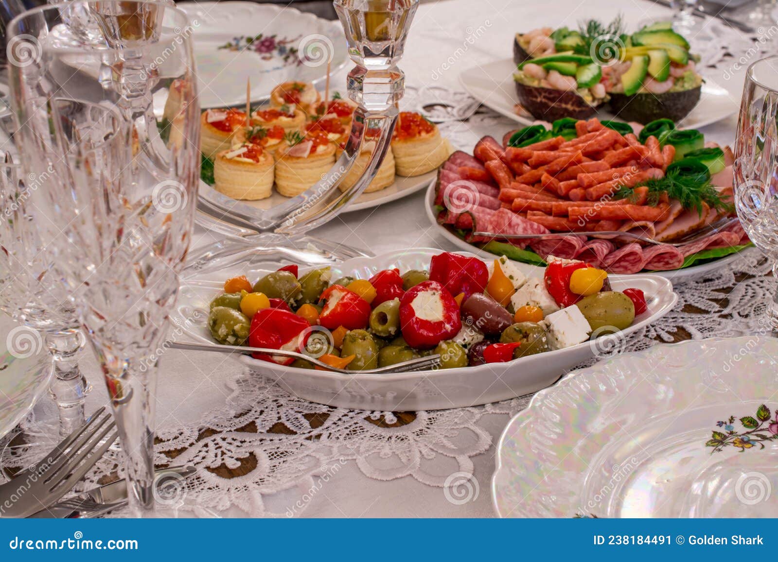 Mesa De Brunch Con Verduras De Carne Imagen de archivo - Imagen de ...