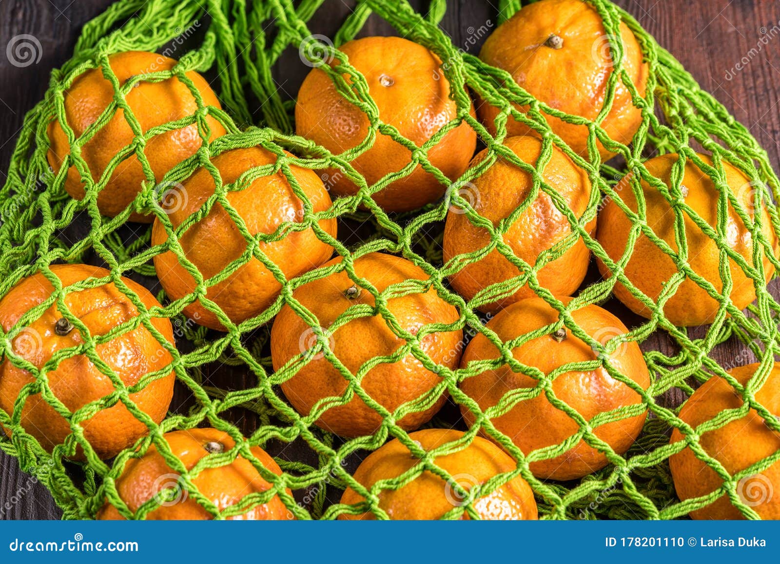 Mesh String Shopping Bag with Fresh Oranges on Brown .Top View Stock ...