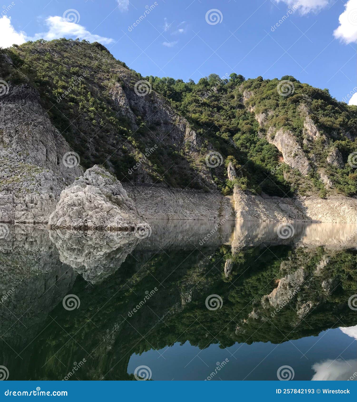 Mesmerizing Landscape with a Lake and Green Mountains Reflected in the ...