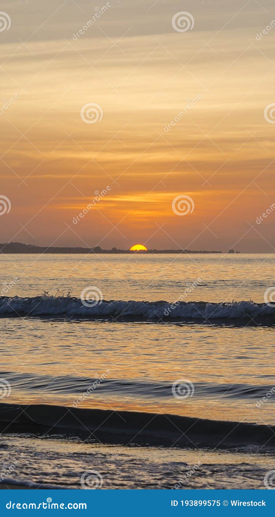 Mesmerizing Shot of a Beautiful Seascape at Scenic Bright Sunset Stock ...