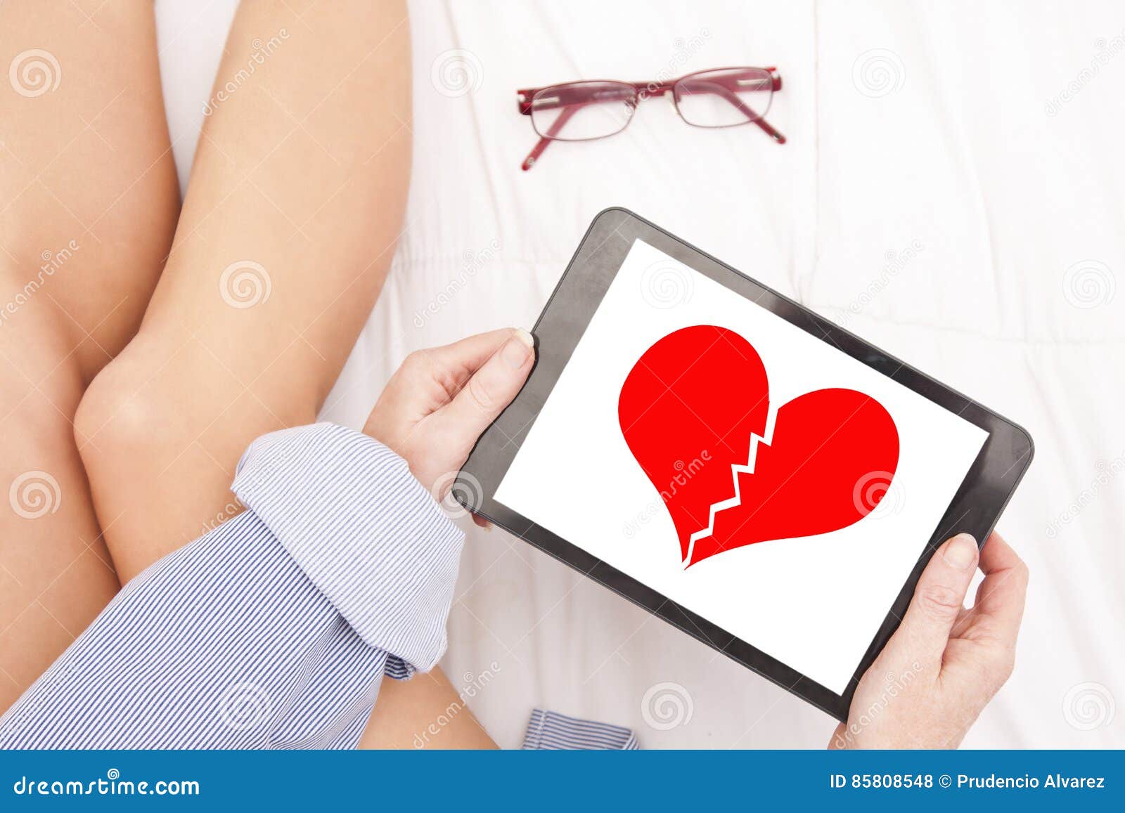 Message of heart broken stock photo. Image of messages - 85808548