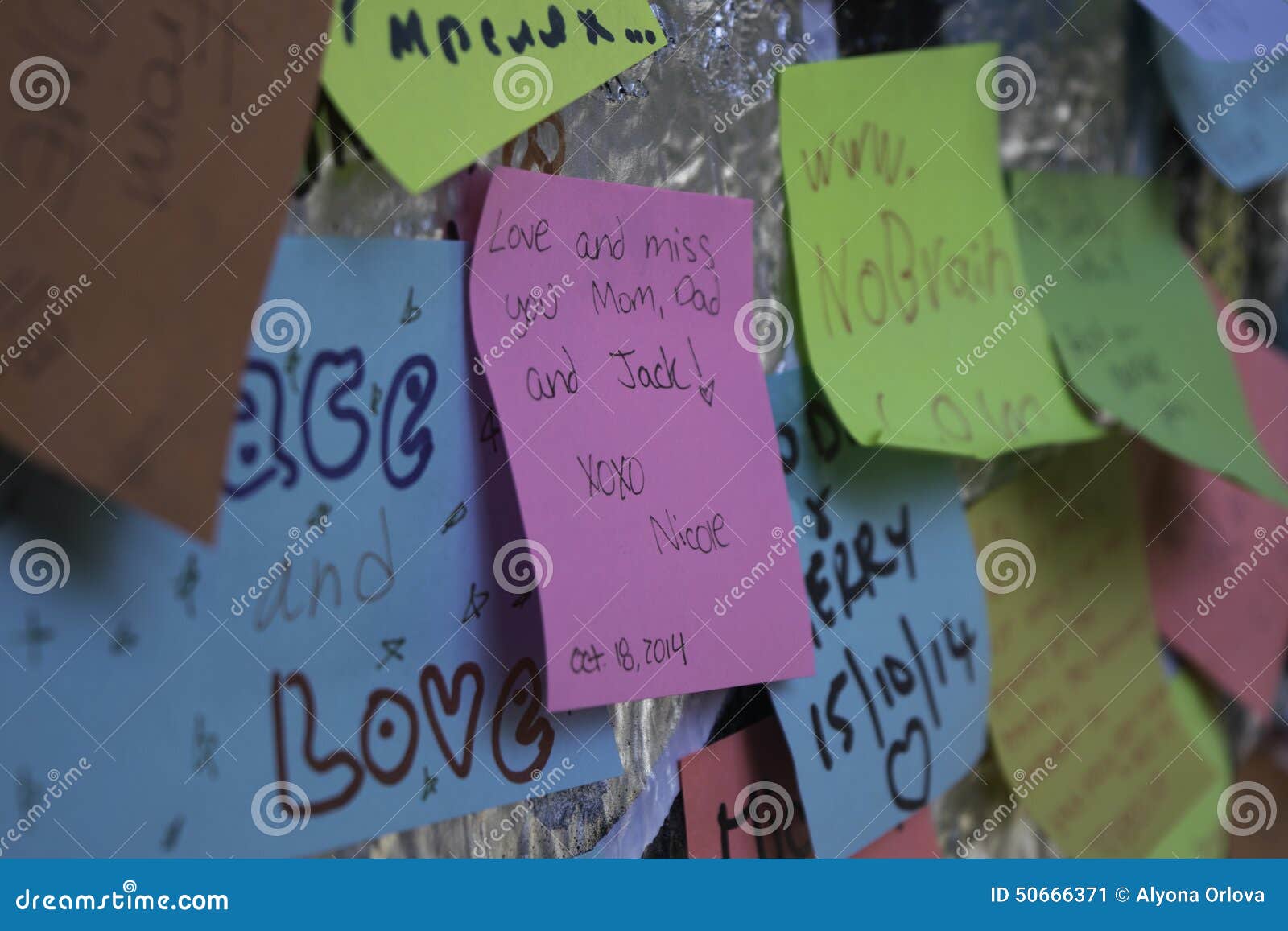 Message on the wall editorial photo. Image of pink, note - 50666371