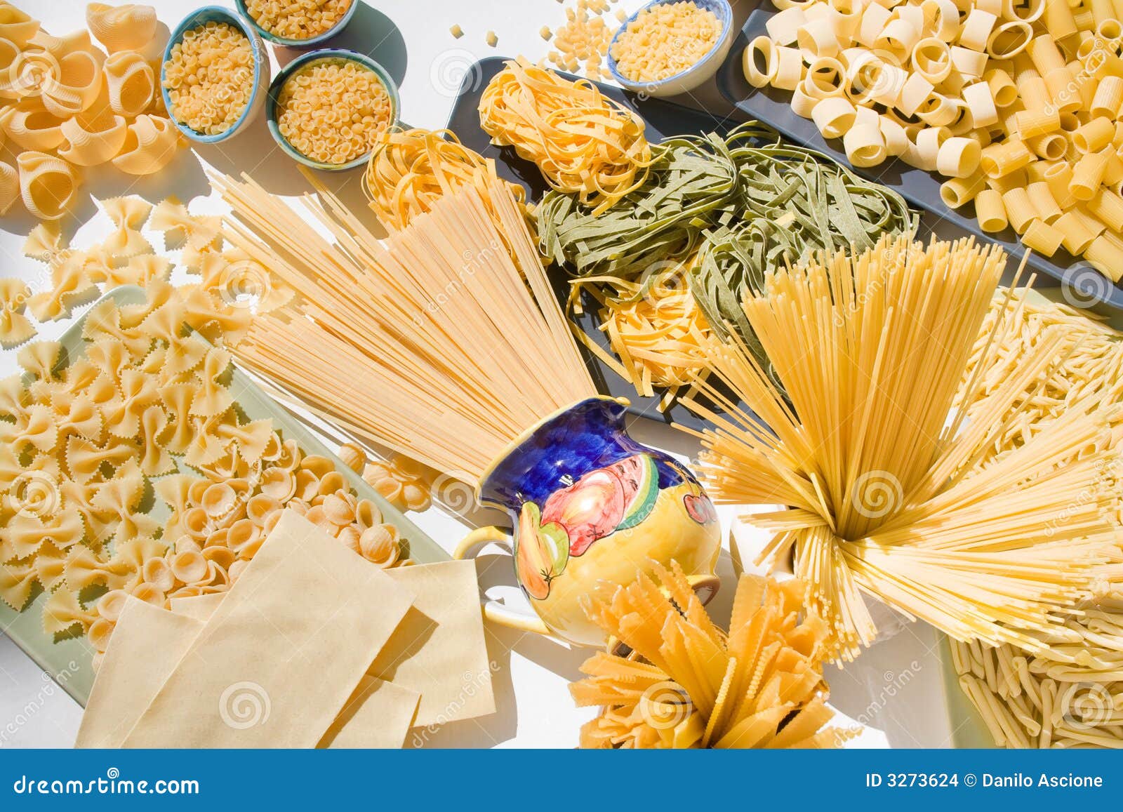 Tubes Spaghetti Pasta In In Quantities - Macaroni Texture Royalty-Free ...