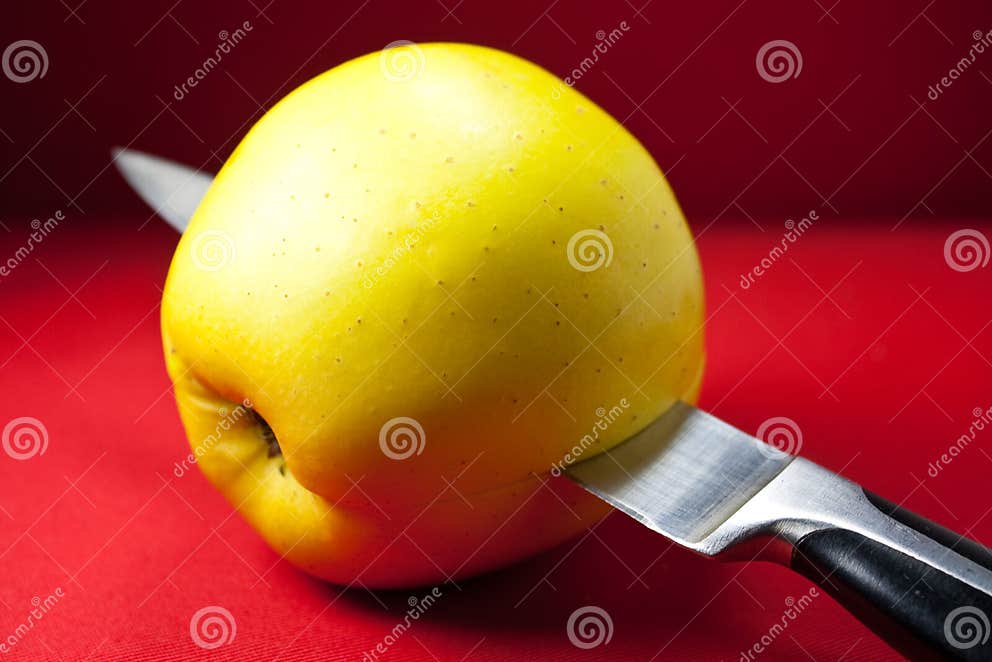 Messer, Das Einen Apfel Schneidet Stockbild - Bild von halb, masse ...