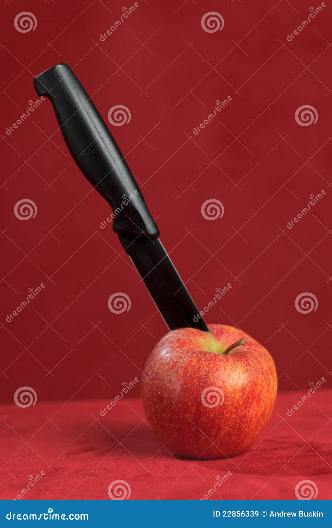 Messer, Das Einen Roten Apfel Schneidet Stockbild - Bild von ...