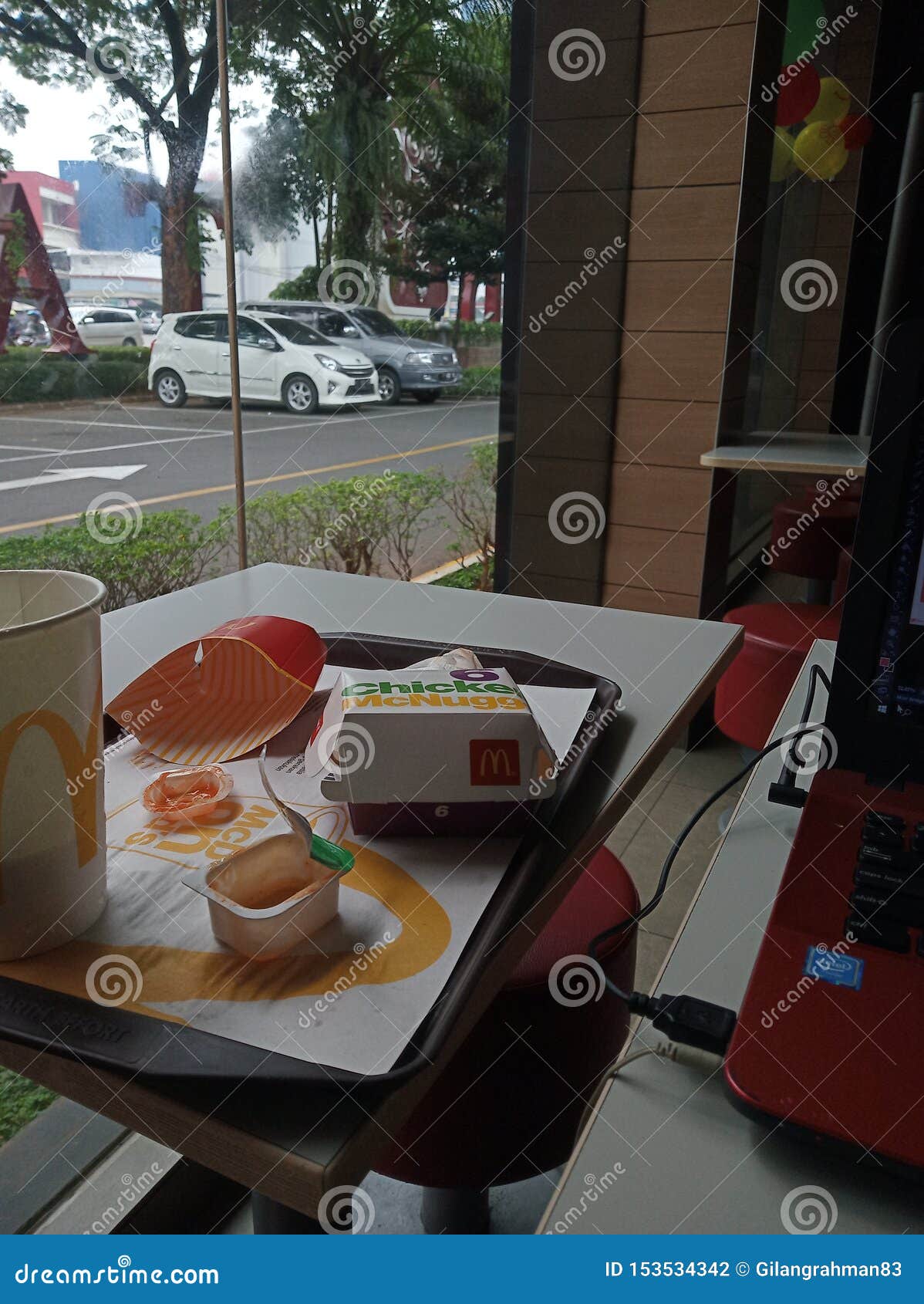 Messy Table editorial photography. Image of messy, work - 153534342