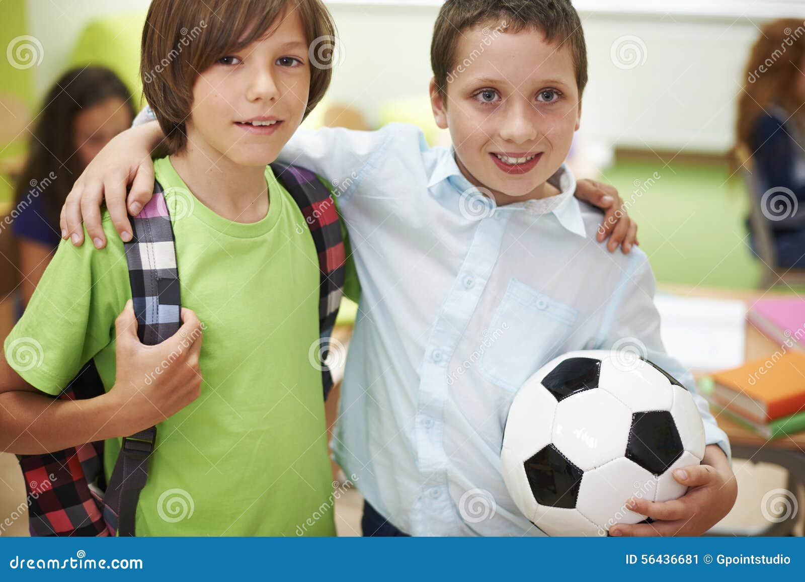 Mest Bra Kompisar I Klassrumet Fotografering för Bildbyråer - Bild av ...