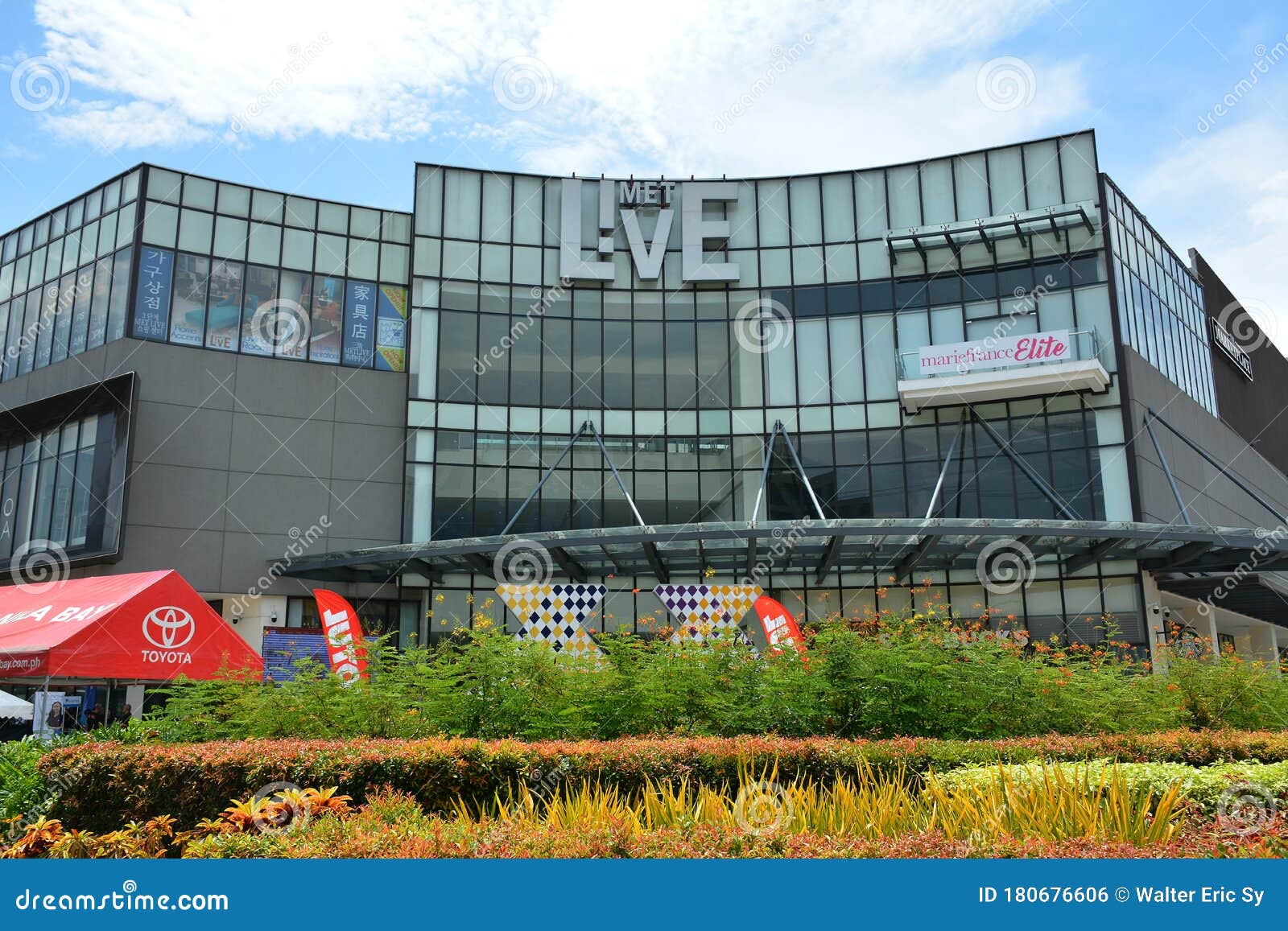 Met Live Mall Facade in Pasay, Philippines Editorial Photo - Image of ...