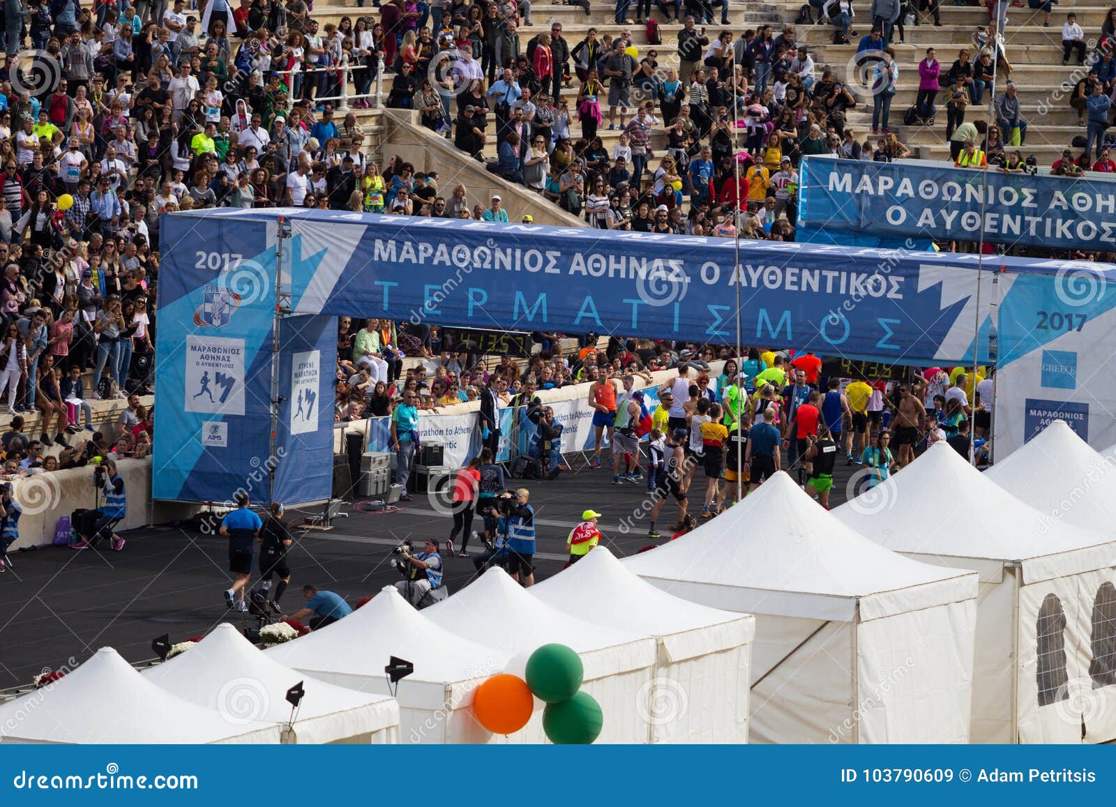 Meta da maratona de Atenas imagem de stock editorial. Imagem de pés ...