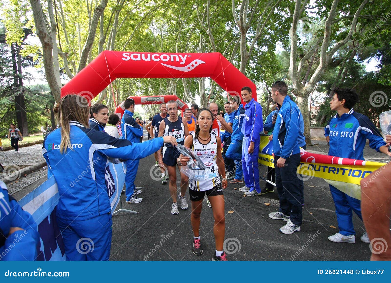 Meta del maratón foto de archivo editorial. Imagen de atletas - 26821448