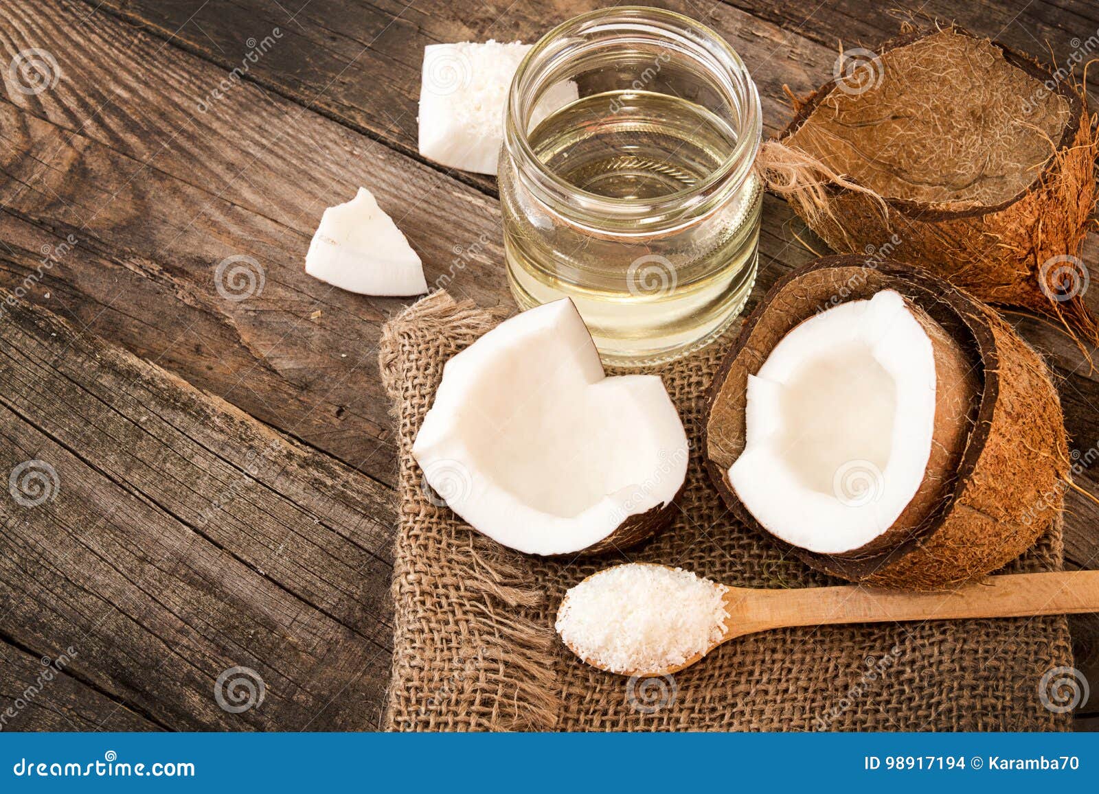 Metade Do Coco, Partes Do Coco, Dos Flocos Do Coco E Do Coco G Foto de ...