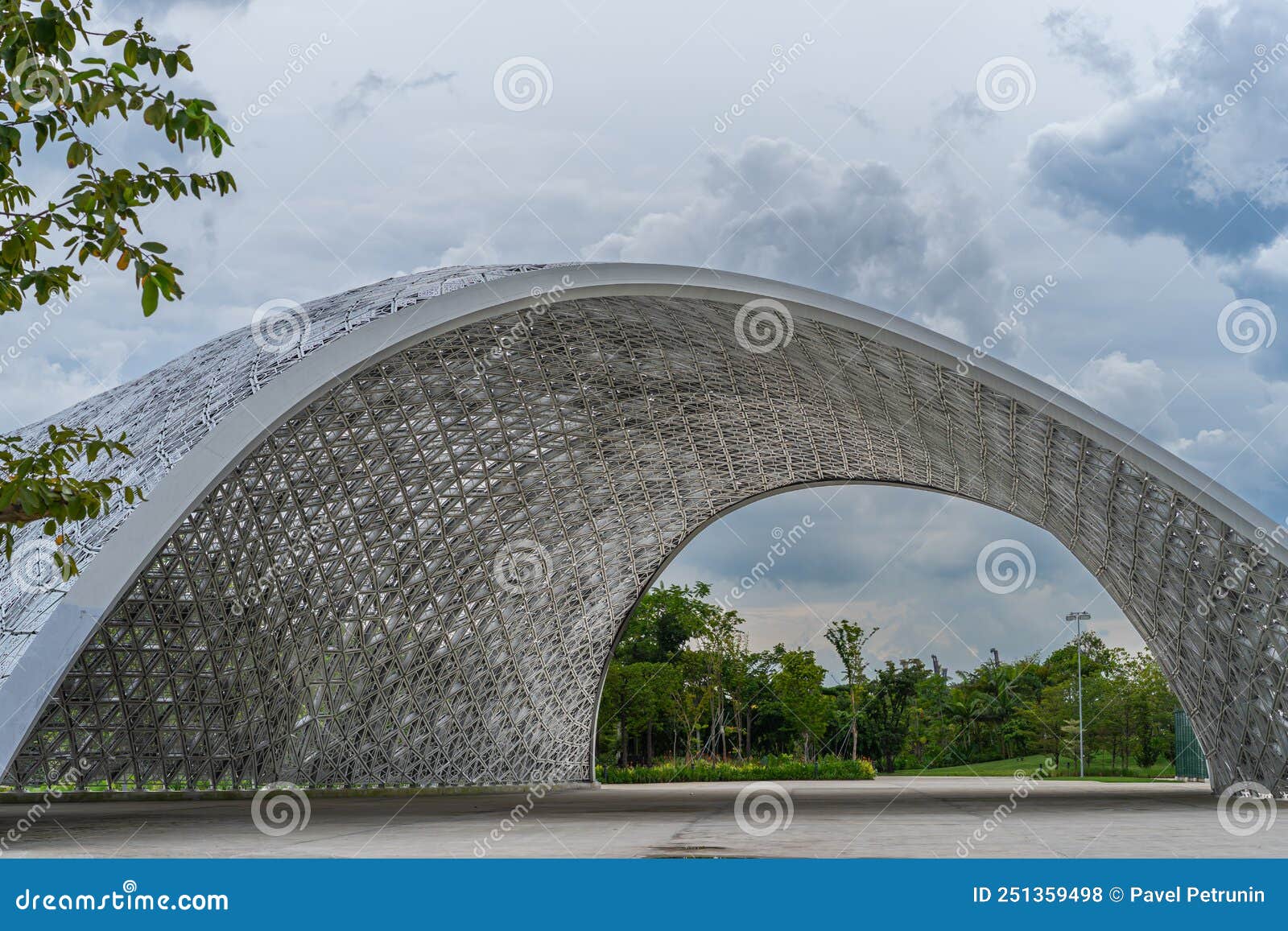 Metal arch structure editorial stock photo. Image of arch - 251359498