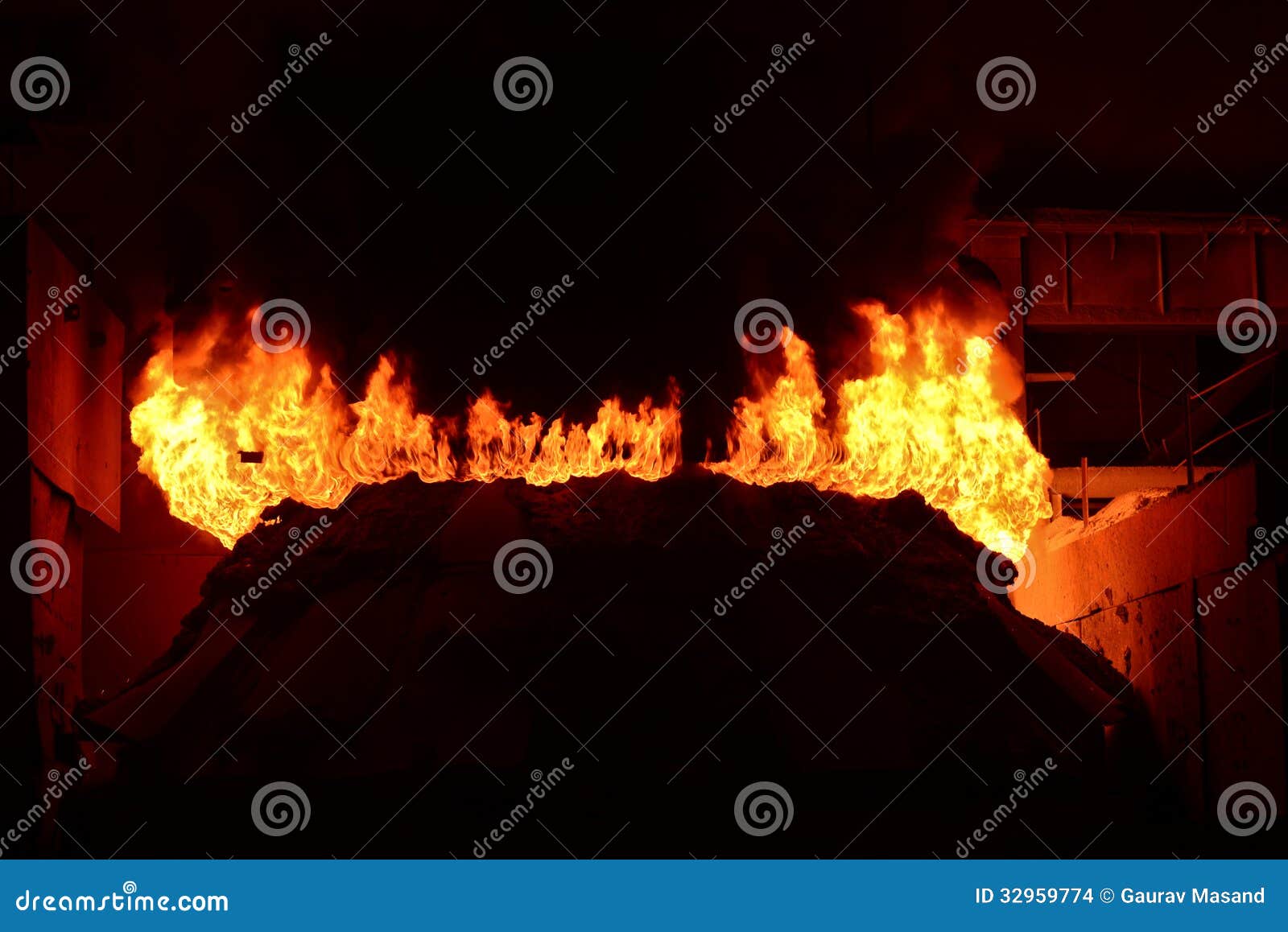 Metal casting process stock photo. Image of illuminate - 32959774