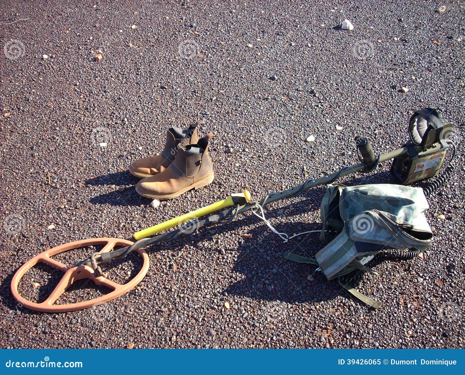 Metal detector editorial image. Image of outdoors, tools - 39426065