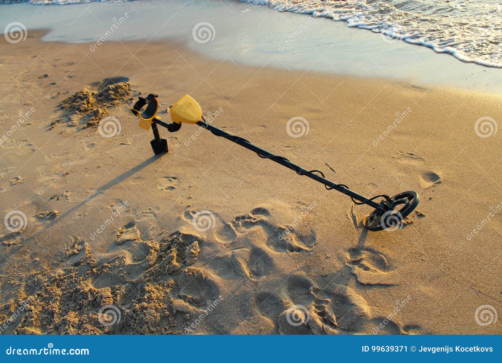 Metal detector on the sand stock image. Image of hobby - 99639371