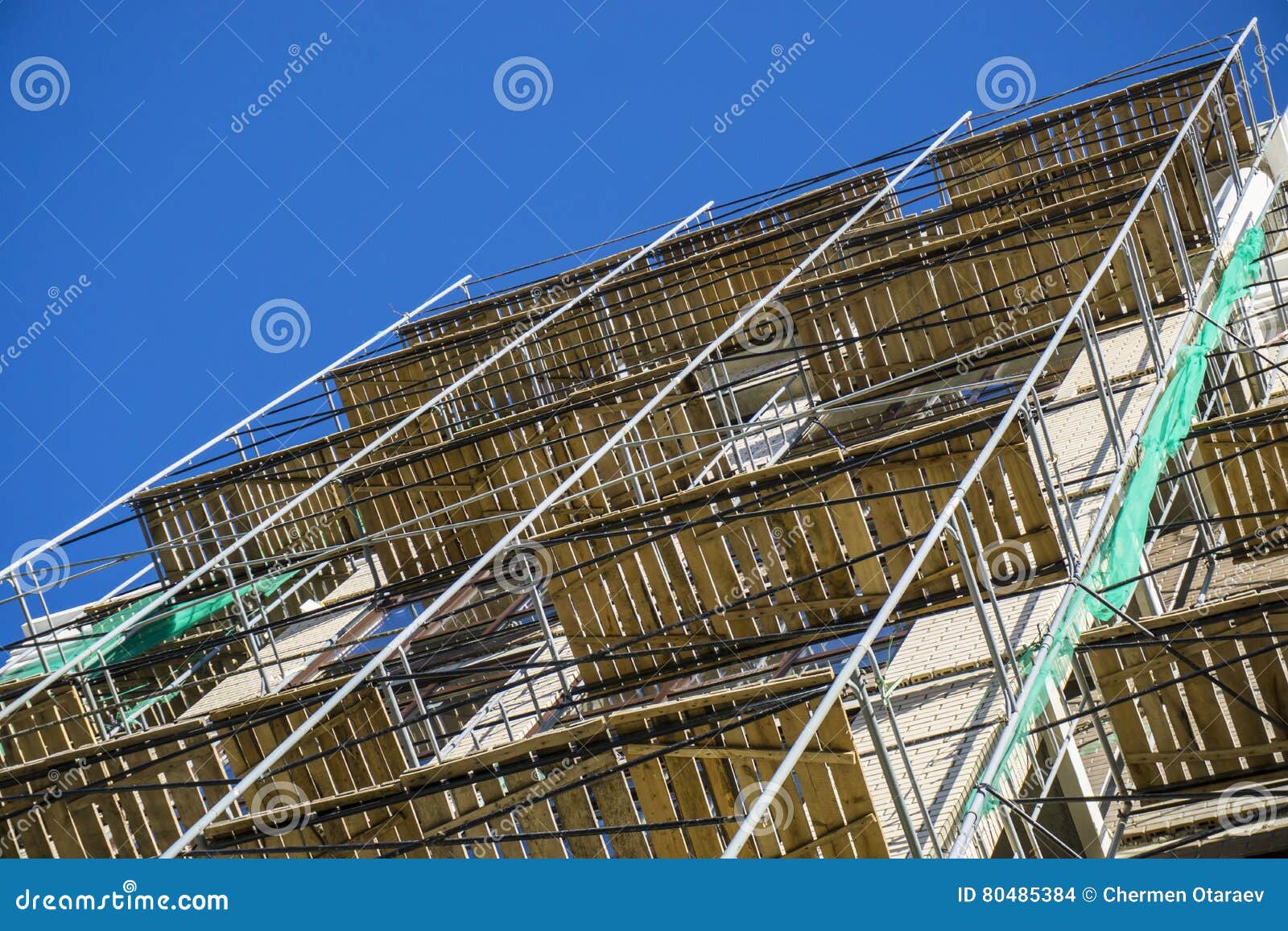 Metal Girder Extensive Scaffolding Providing Platforms for Stage ...