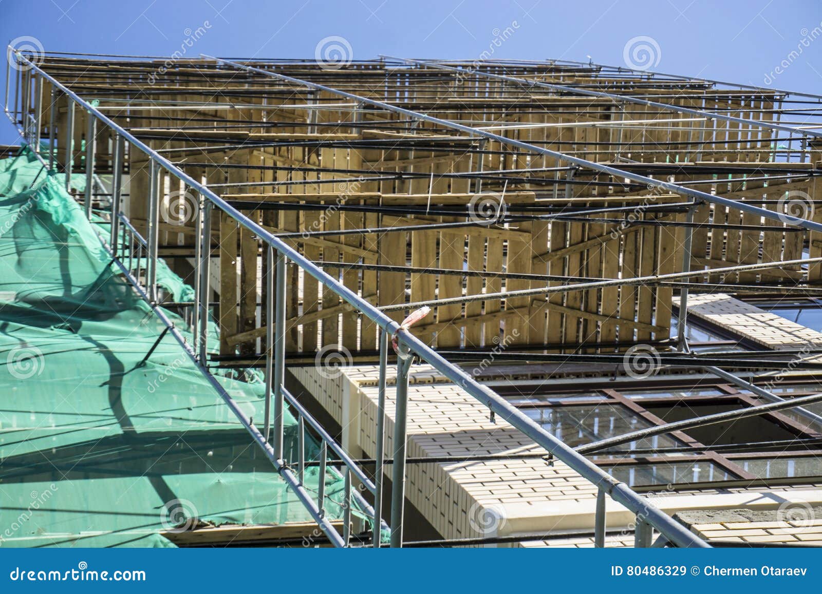 Metal Girder Extensive Scaffolding Providing Platforms for Stage ...