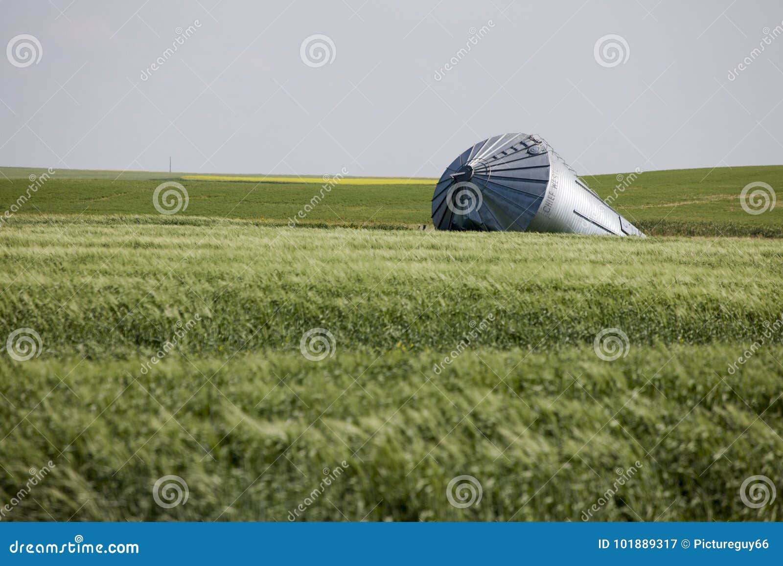 Metal Grain Bin Damaged editorial photography. Image of field - 101889317
