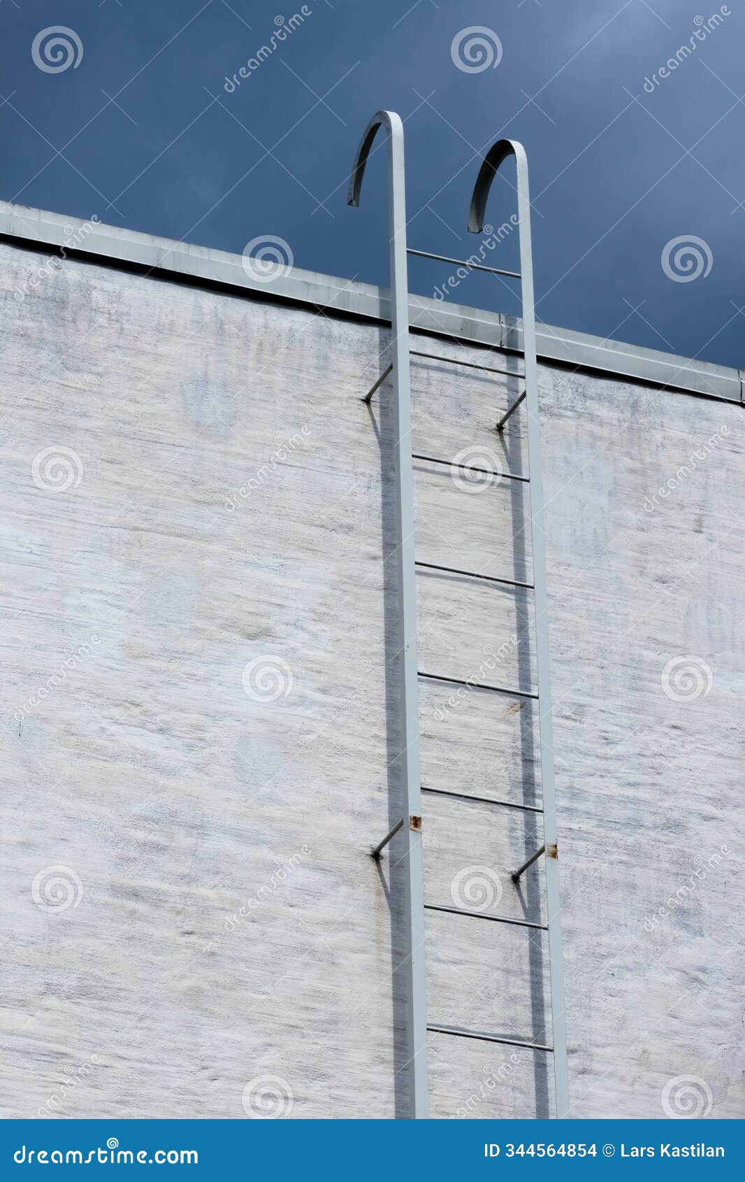 Metal Ladder Stock Photo | CartoonDealer.com #3668856