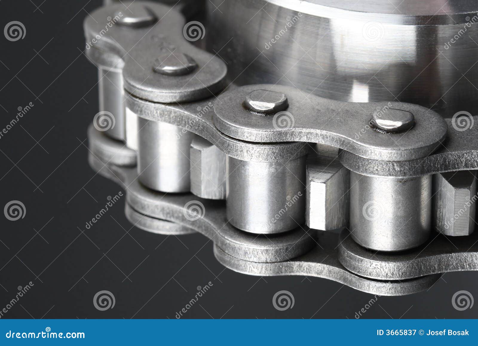 Metal Link Chain and Cogwheel Stock Image - Image of circle, chain: 3665837
