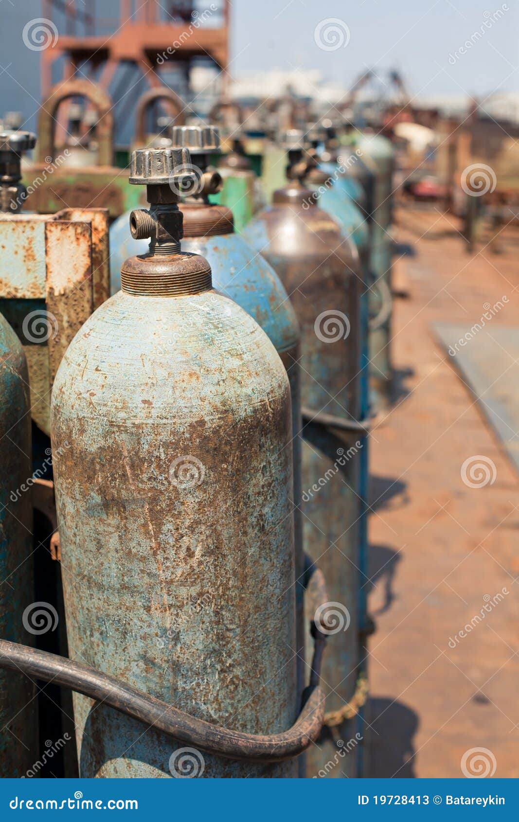 Metal oxygen cylinders stock image. Image of repairing - 19728413