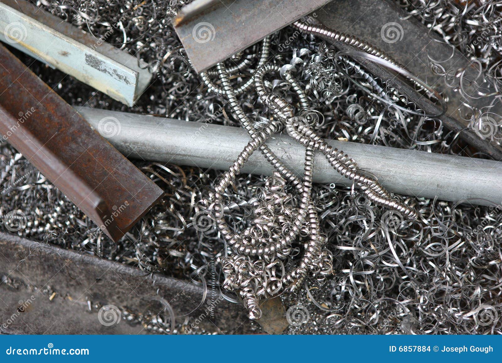 Metal para reciclar foto de archivo. Imagen de virutas - 6857884