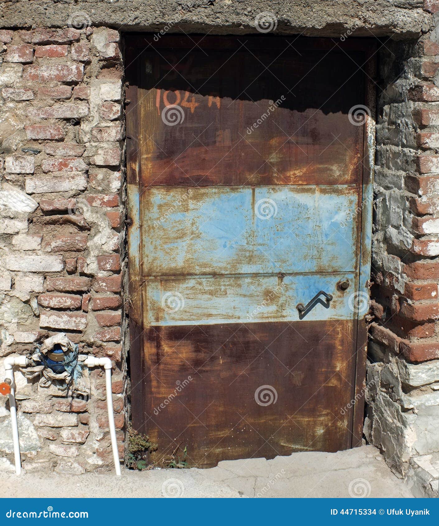 Metal rusty old door stock photo. Image of antique, pipe - 44715334