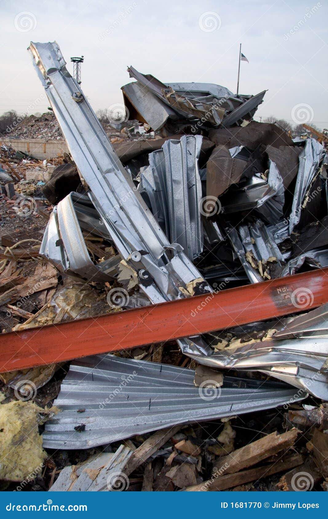 Metal Torcido Del Edificio Destruido Foto de archivo - Imagen de ...