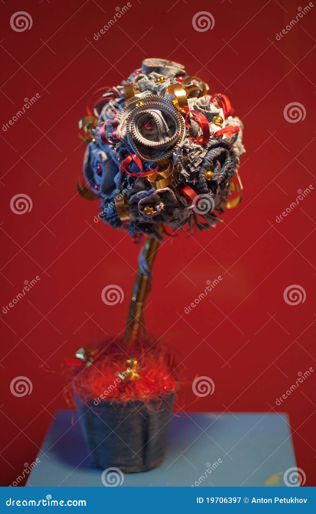 Metal tree sculpture stock image. Image of decorative - 19706397