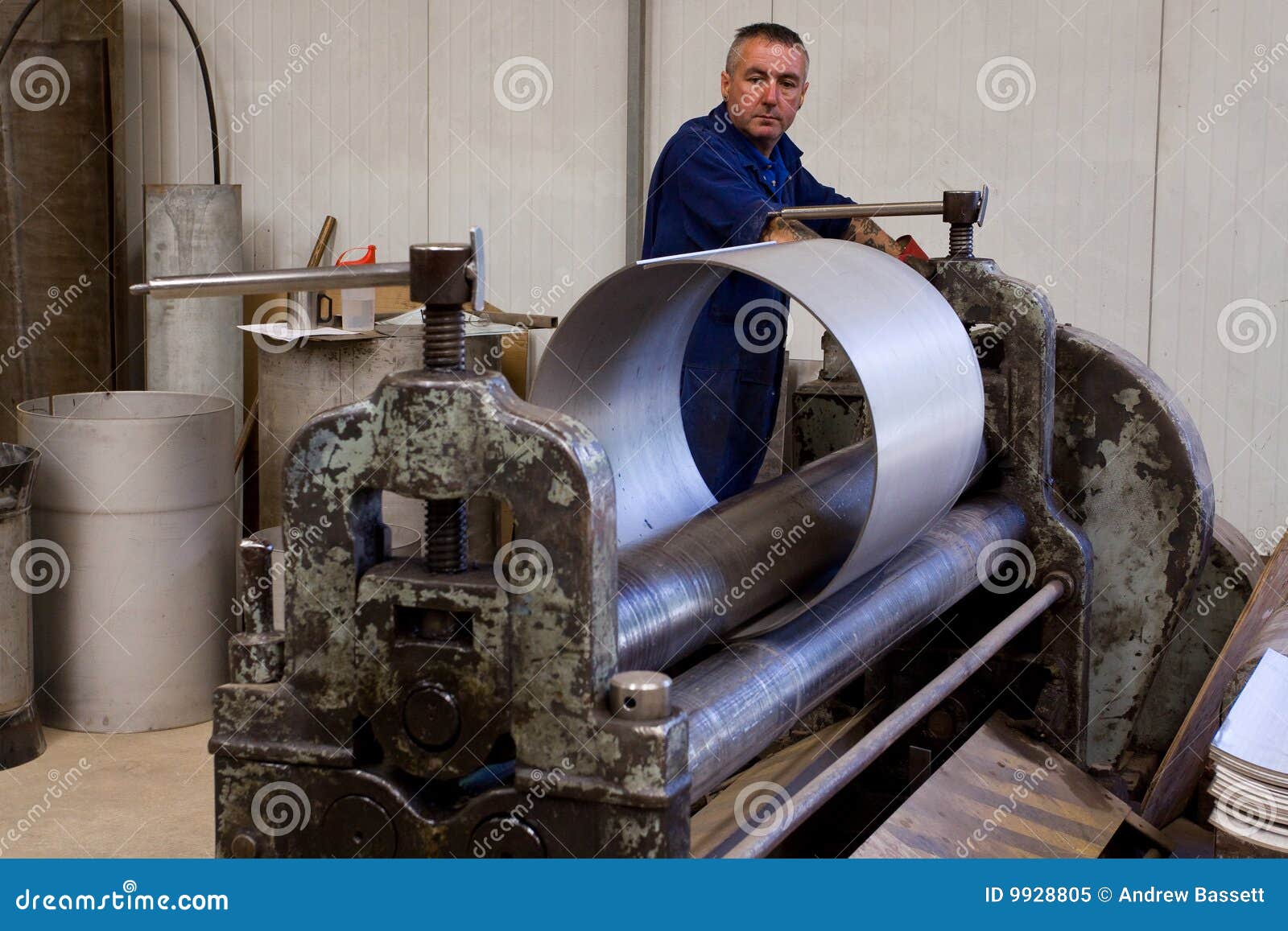 Metal tube fabrication stock image. Image of rolling, labour - 9928805