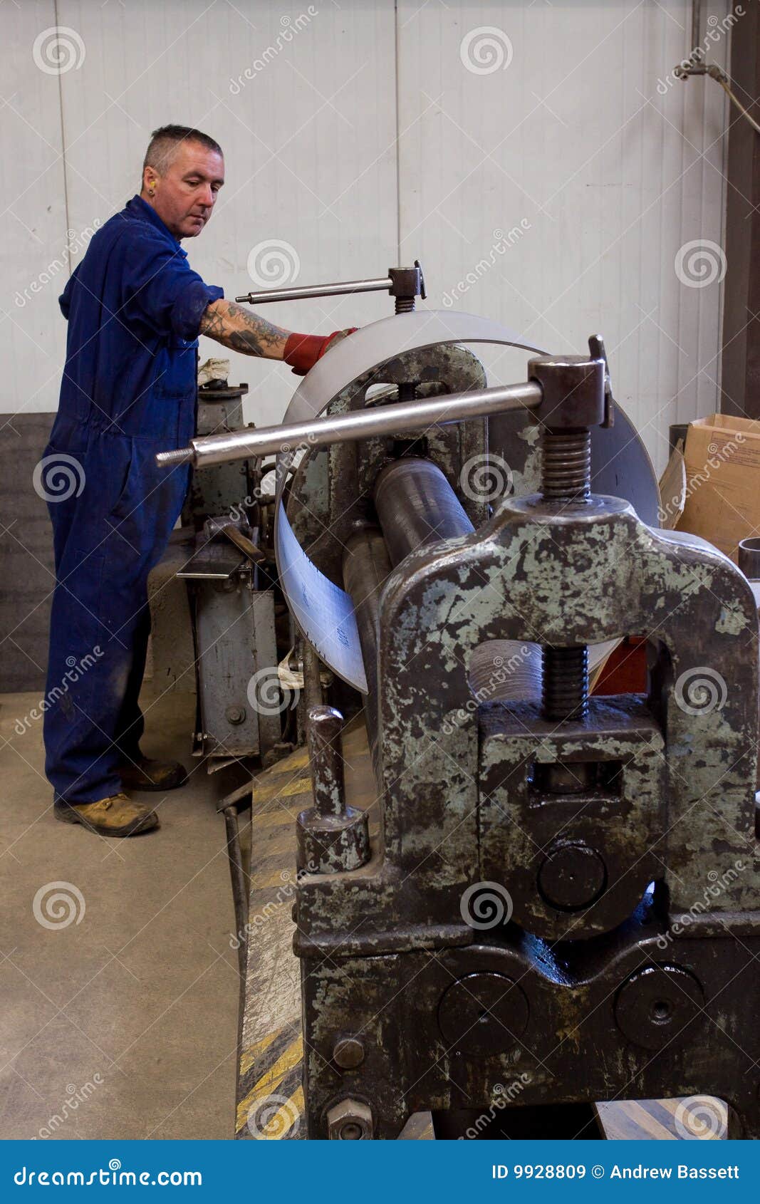 Metal tube fabrication stock image. Image of person, bending - 9928809