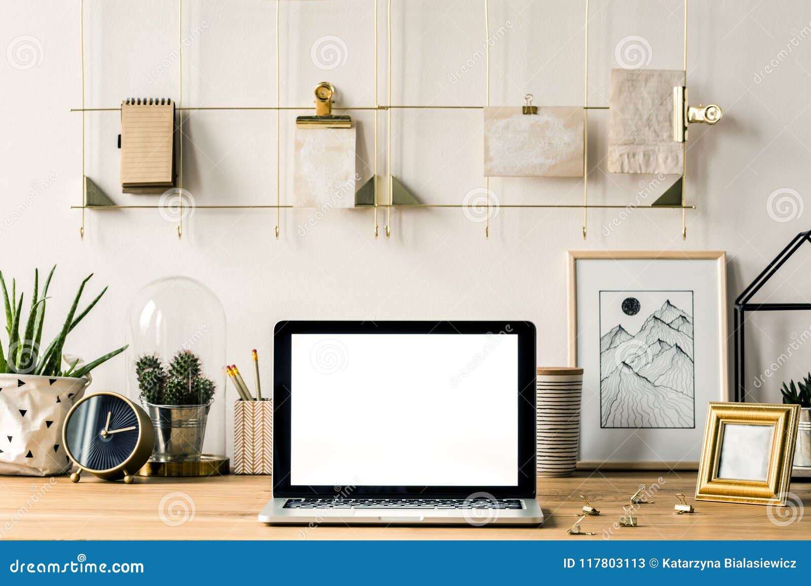 Wall Organizer and Computer Stock Image - Image of notes, close: 117803113