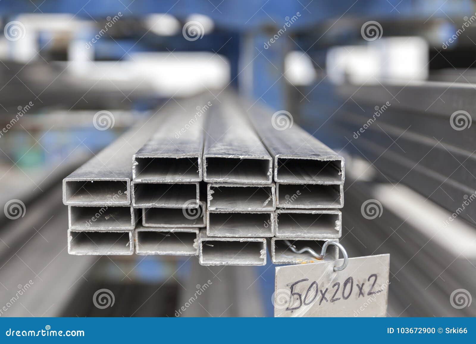 Metall-inox Rohr Auf Stapel Stockfoto - Bild von röhren, rund: 103672900