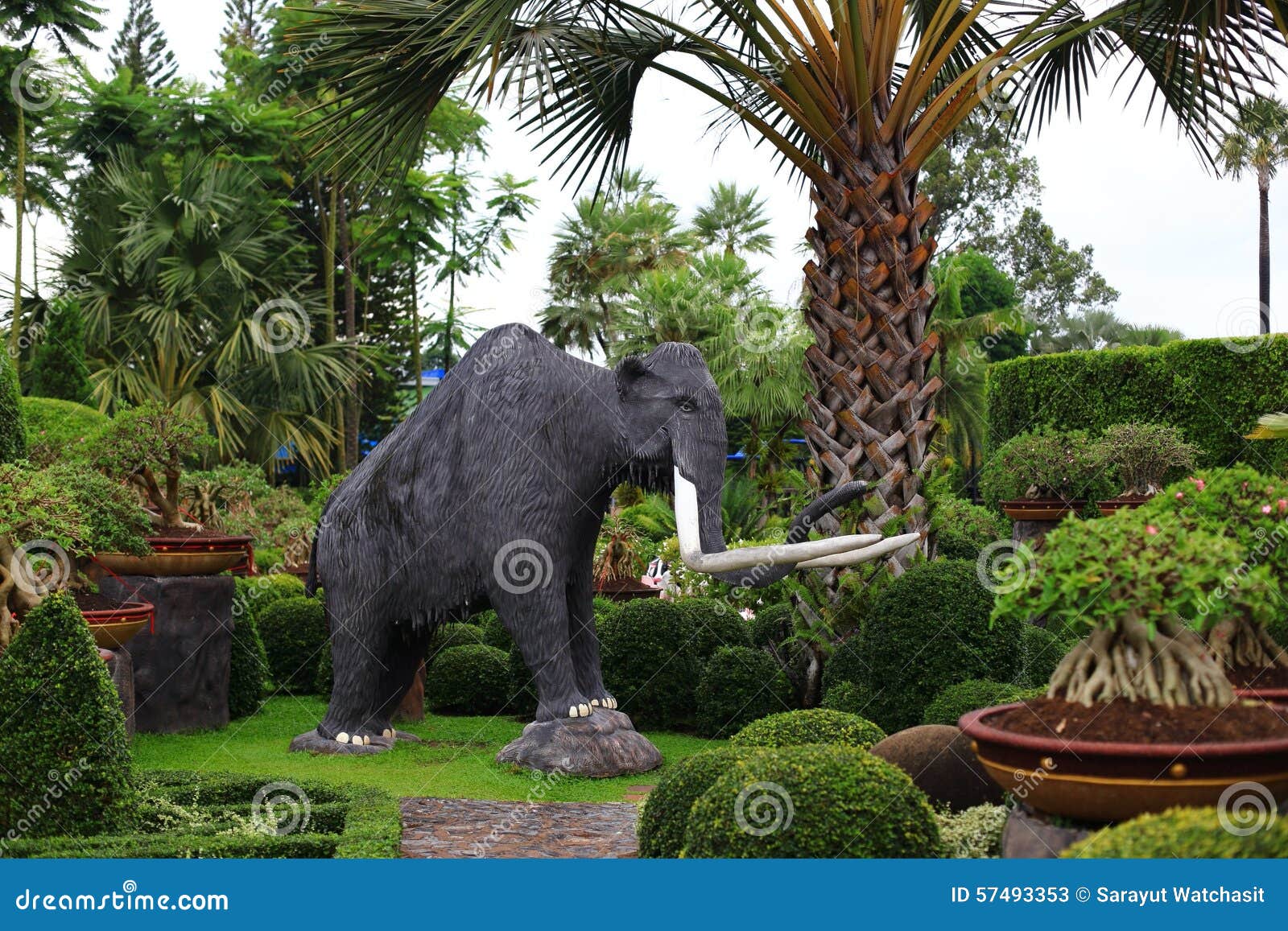 Metallic statue of mammoth stock image. Image of white - 57493353