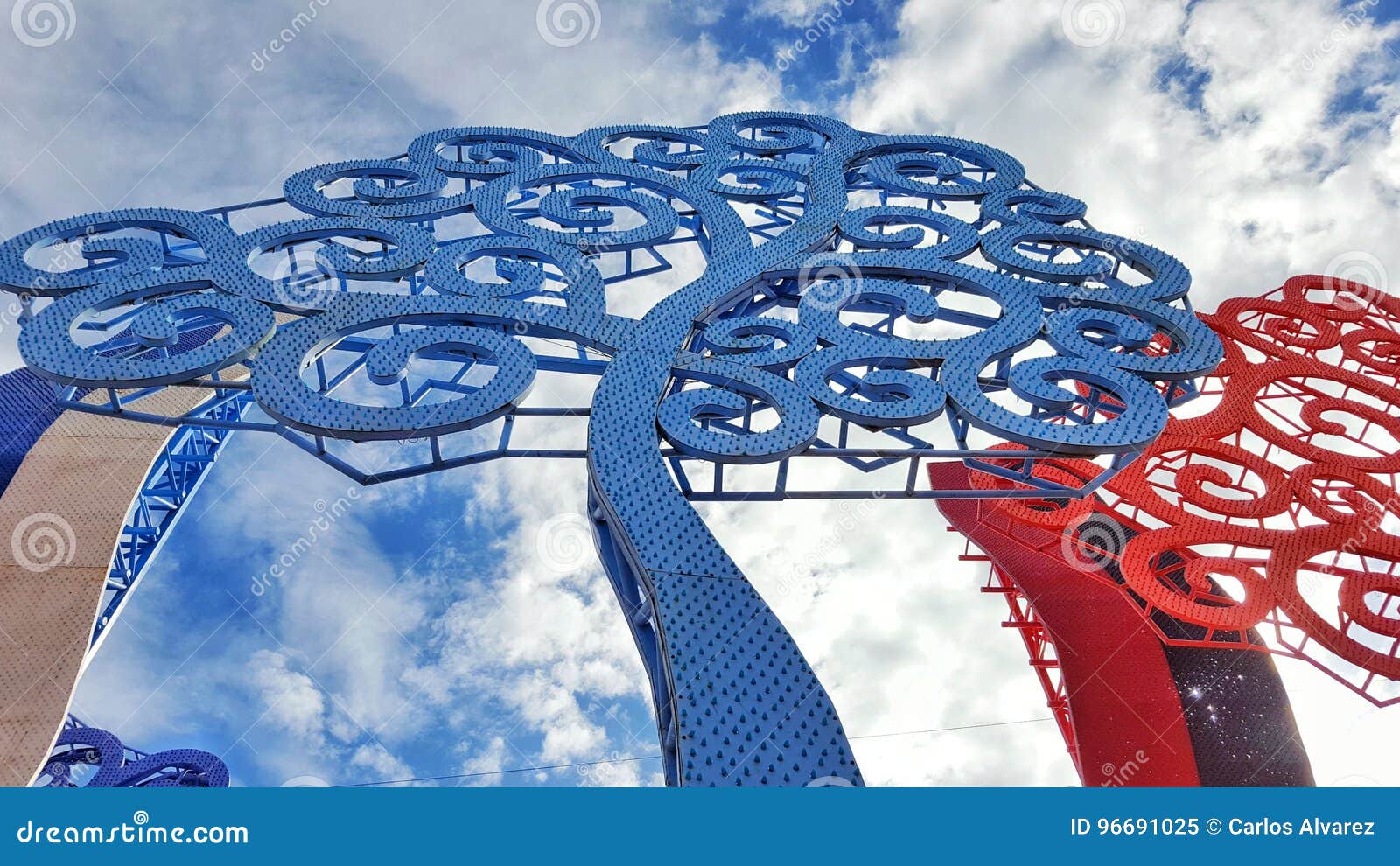 Metallic tree of life editorial image. Image of paseo - 96691025