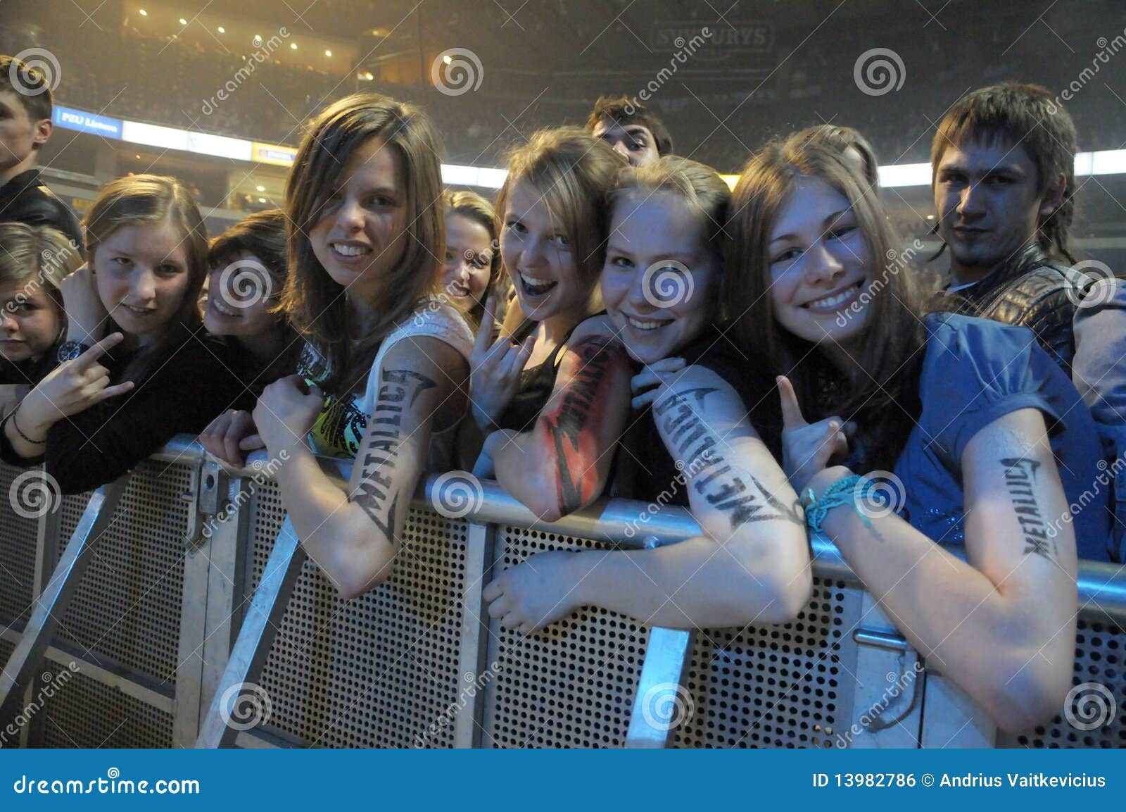 Metallica on Tour. the Fans Editorial Photo - Image of heavy, worl ...